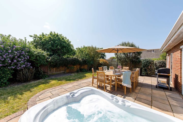 Beach House For 10 With Hot Tub & Garden - West Sussex