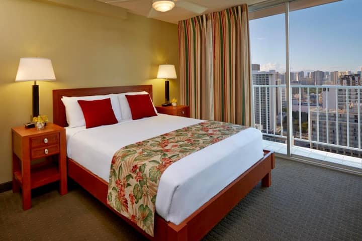 Oceanic Opulence: Partial Ocean View Suite - Honolulu