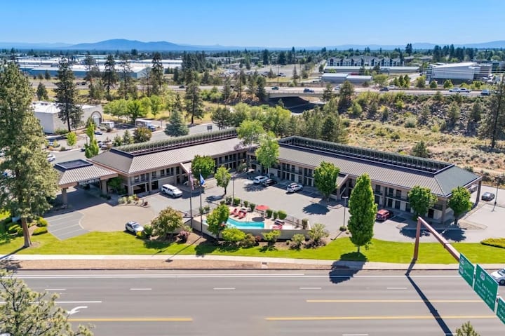 3 Pet-friendly Units! Near Pine Nursery Park! - Bend, OR