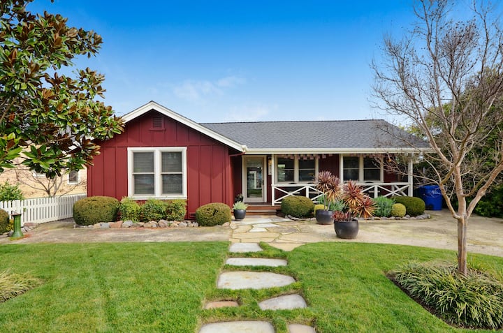 Downtown Sonoma Red Farmhouse - Glen Ellen, CA