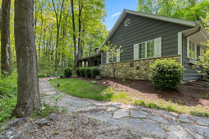 3 Br 2 Ba Wooded Lot In The Heart Of Sister Bay - Sister Bay, WI