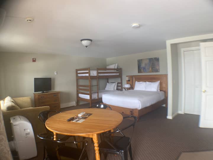 Wildflower Inn - Meadows North Suite - Burke Mountain, VT