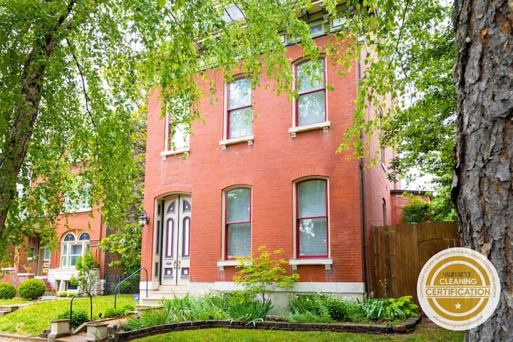 Gorgeous Benton Park Manor / Abodebucks - St. Louis, MO