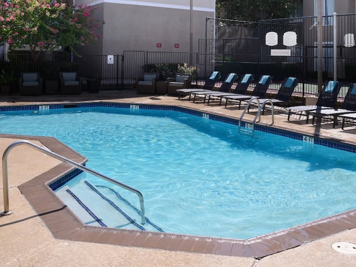 Make Your Trip More Enjoyable! Pool, Parking - Dallas, TX
