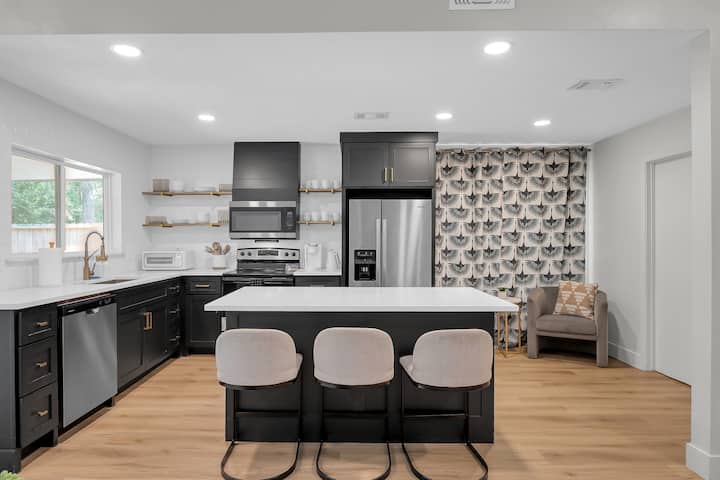 Fire Pit * Grill * Hammock * King Bed - The Woodlands, TX