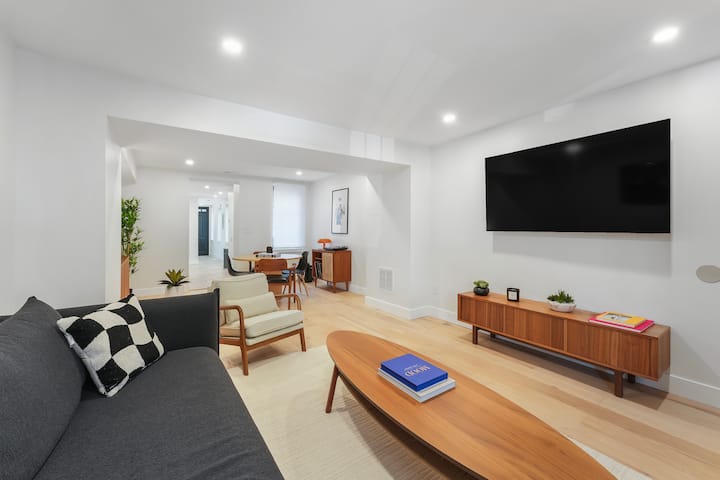 Minutes From Waterfront - Baltimore, MD