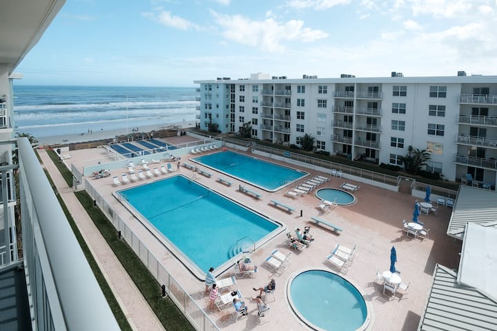 Top-floor Oceanview 2/2 With Beach Access And Pool - New Smyrna Beach, FL