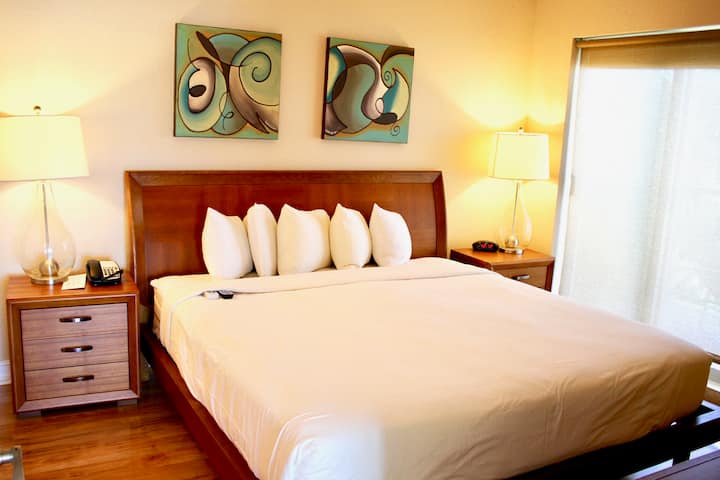 3 Stylish Units With Kitchen And Balcony! Parking! - St. Pete Beach, FL