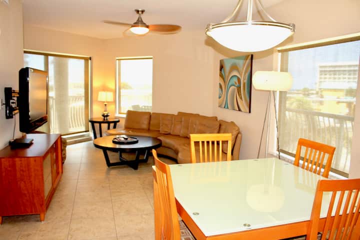 3 Stylish Units With Kitchen And Balcony! Parking! - 