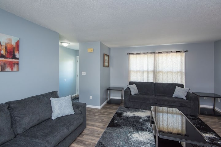 Charming Beaverdale Duplex (South Unit) - Des Moines, IA