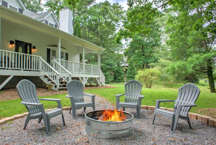 Asheville Getaway With Hot Tub, Firepit, Gameroom - Swannanoa, NC