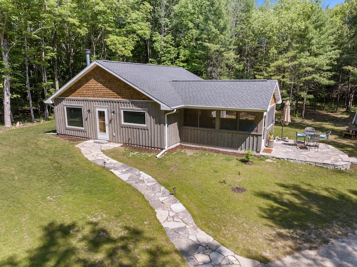 2023 Built Log Cabin In Woods, Starlink Internet! - Sister Bay, WI