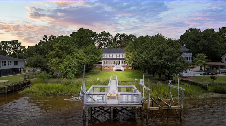 River’s Rest: Stunning 7br House On The Water - Little River, SC