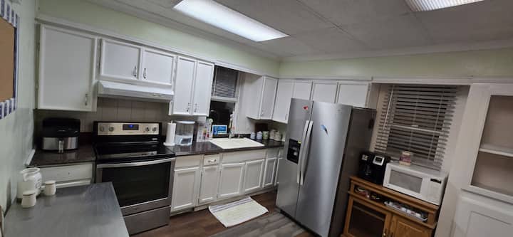 Charming 4-bed, 1.5-bath Home In Central Akron - Akron, OH