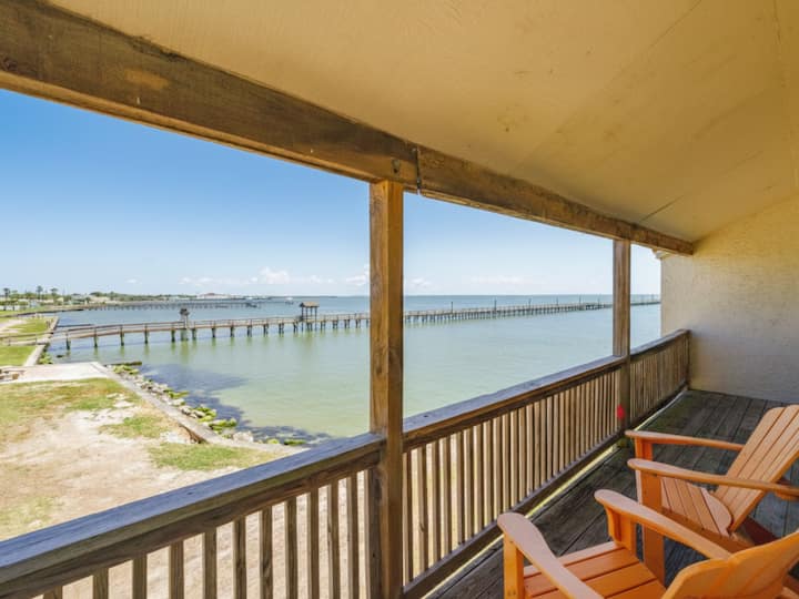 Bay Breeze Bungalow | Pier & Community Pool! - Rockport, TX