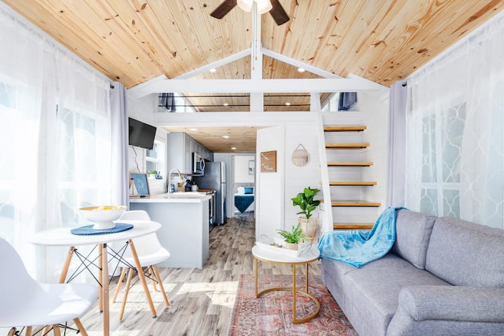 Lake Guntersville Tiny Home King Bed + Firepit - Guntersville Lake