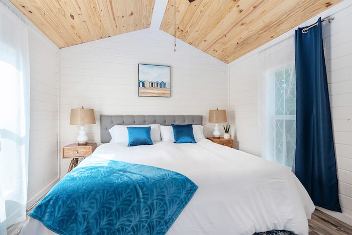 Luxury Tiny House + Firepit + Close To City Harbor - Guntersville Lake