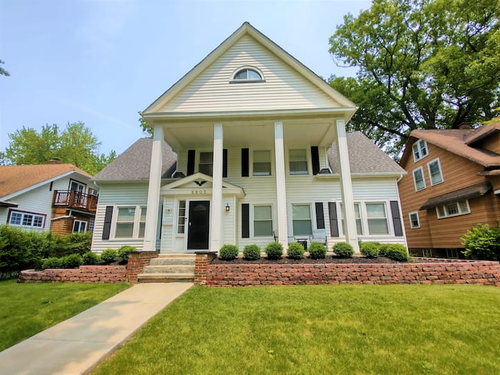 5br 5bath With Gameroom At Washington Oasis! - Cleveland Heights, OH