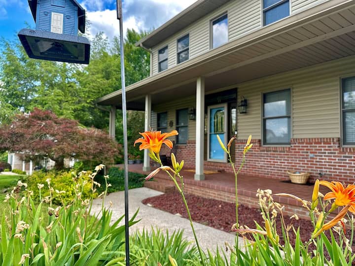 Serene Lake Barkley Home, Private Dock, Kayaks! - Cadiz, KY