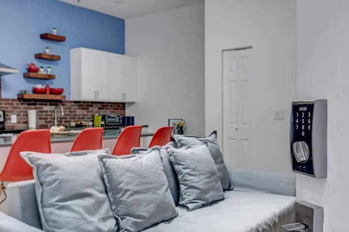 Stylish Apartments Perfect For Relaxation! - Jacksonville, FL
