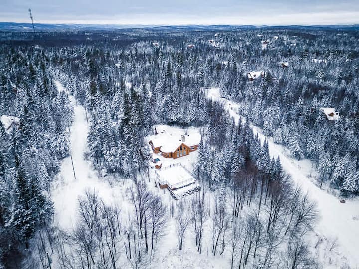 Luxueux Chalet Avec Spa, Sauna Et Piscine Privés - Saint-Sauveur
