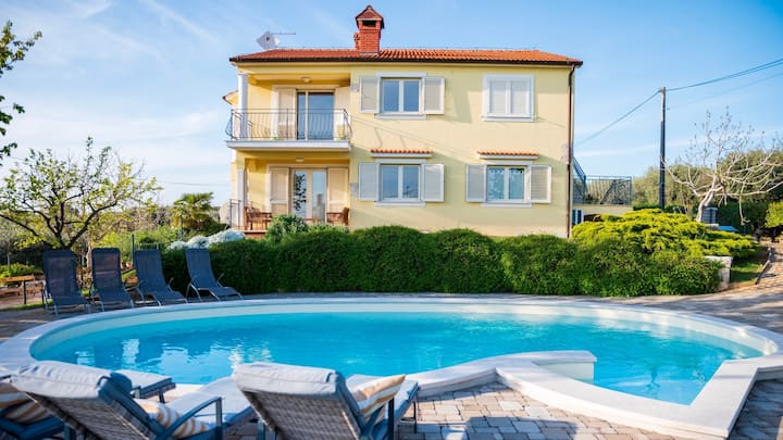 Villa Laetitia - Charming Villa Laetitia In Kaštel - Poreč