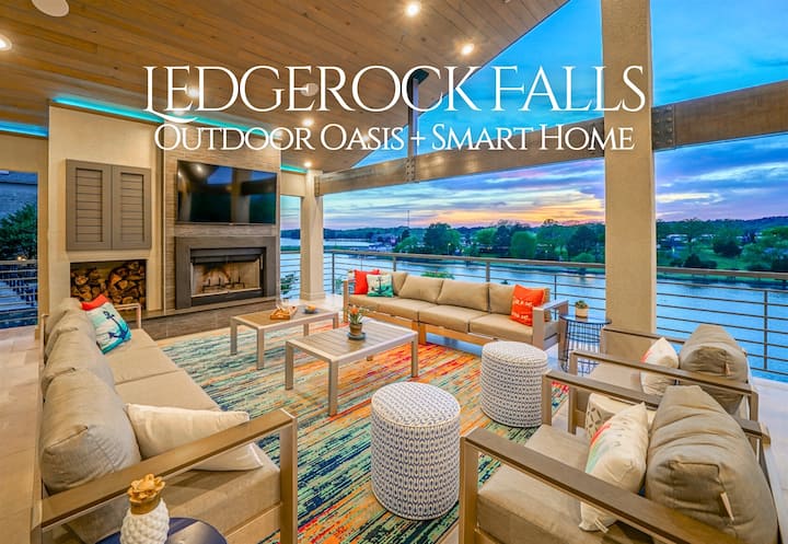 Lakeside Lux | Outdoor Kitchen | Dock | Hot Tub - Hot Springs, AR