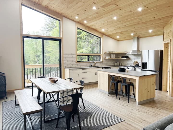 Stowe Serenity Lodge - Minutes To The Mountain - Stowe, VT