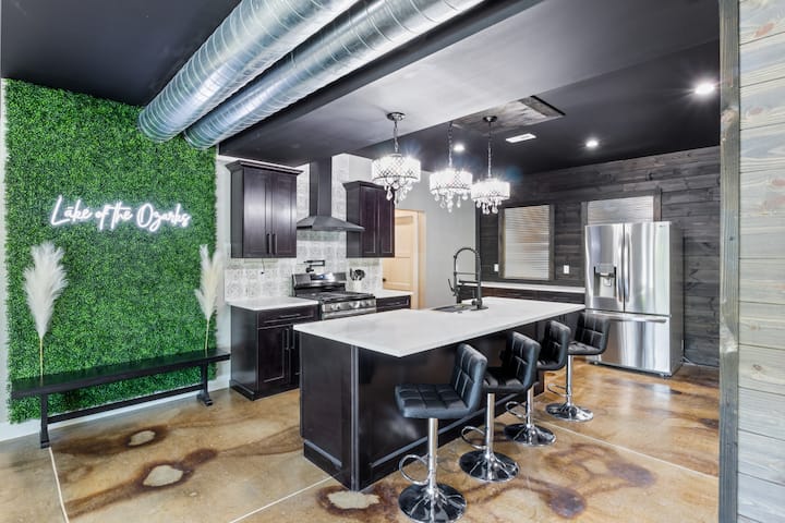 The Cove -Game Room, Hot Tub, & Fire Pit! - レイク・オザーク, MO