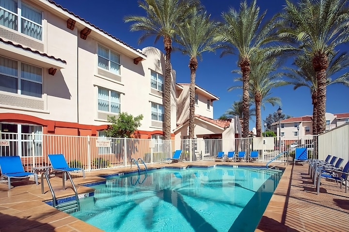 Relax And Recharge! 3 Spacious Units, Outdoor Pool - Scottsdale, AZ