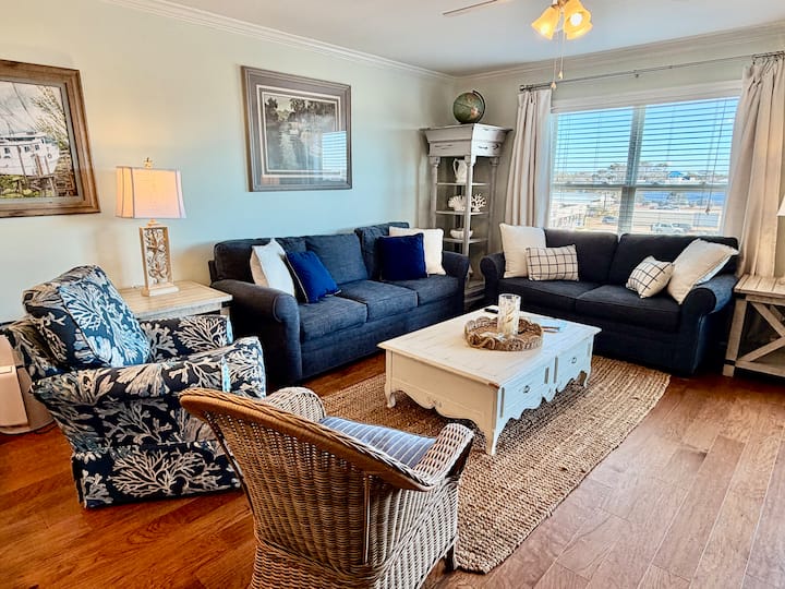 Oceanview Condo: 3 Beds, Oak Island Retreat - Oak Island, NC
