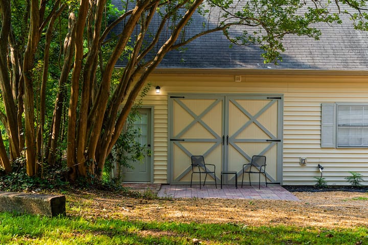 Peaceful & Modern Historic Norcross Home - Duluth, GA