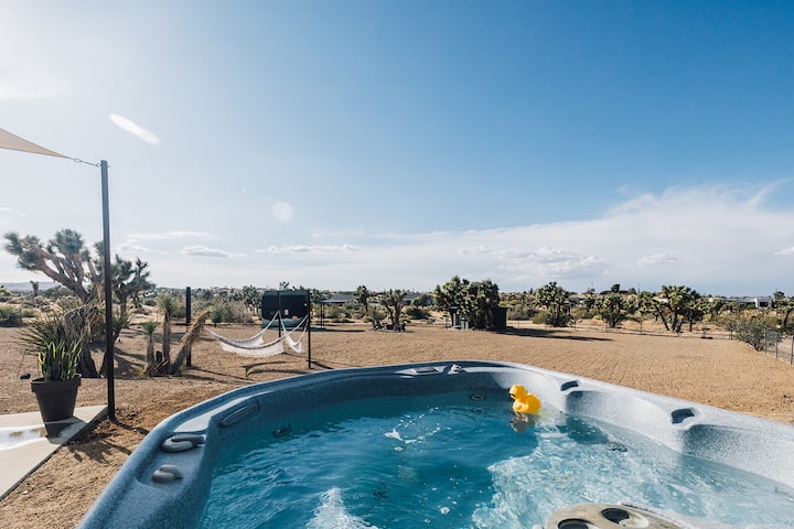 Sirena Oasis | 2 Acres ~ Cowboy Pools ~ Ev Charger - Yucca Valley, CA