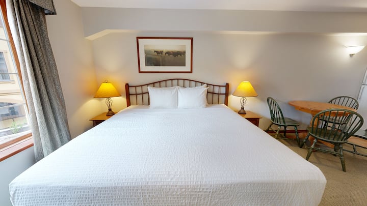 Hearthstone Lodge #312 - Sun Peaks