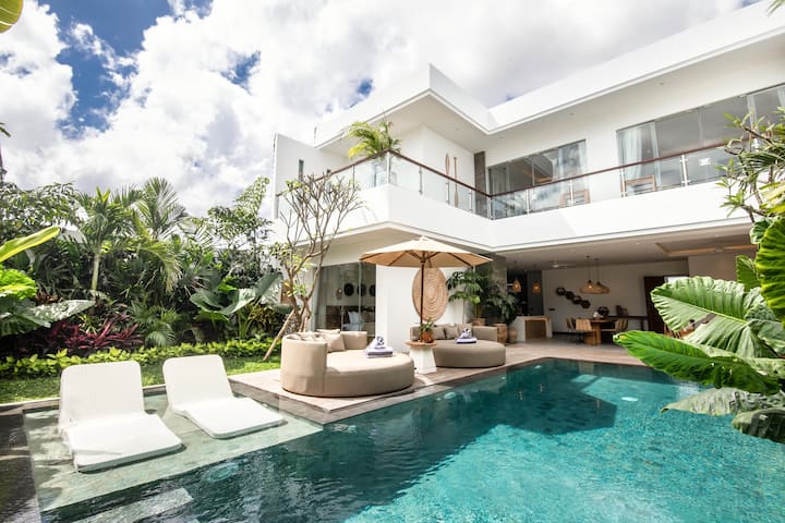 Seaside Luxury: 4br Villa, 400m To Finns, Canggu - Canggu