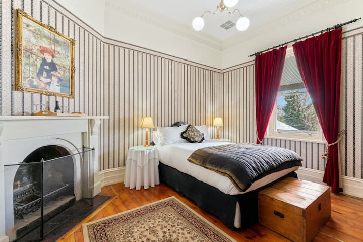 Private Room - The Black Room - Mount Gambier