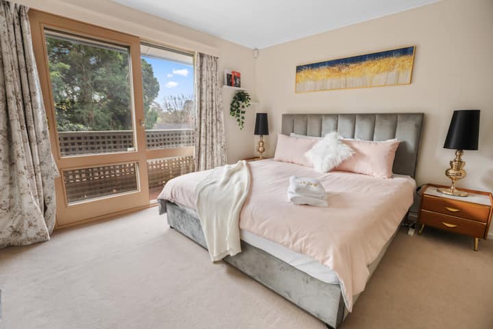 Stayau Stylish Retreat At Wheelers Hill 5brm - Dandenong