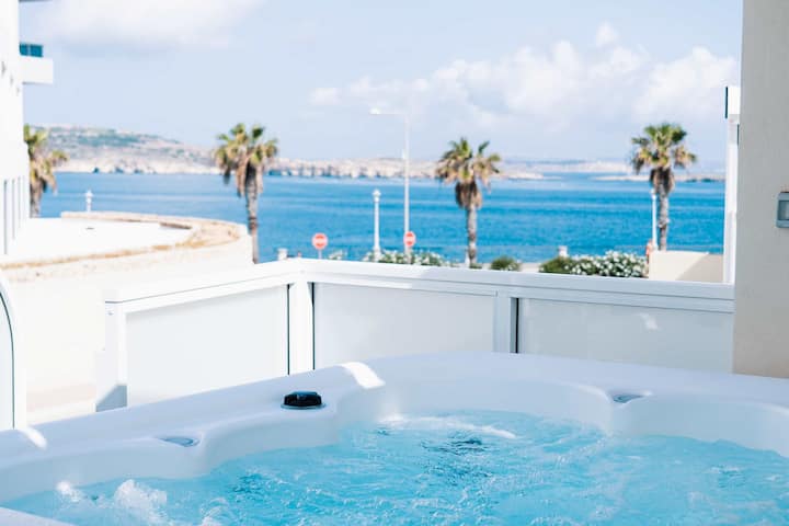 Stunning Holiday Villa With A Heated Jacuzzi - Malta
