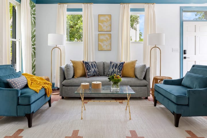 The Islander House | 3br @ King Street W/ Parking! - Charleston, SC