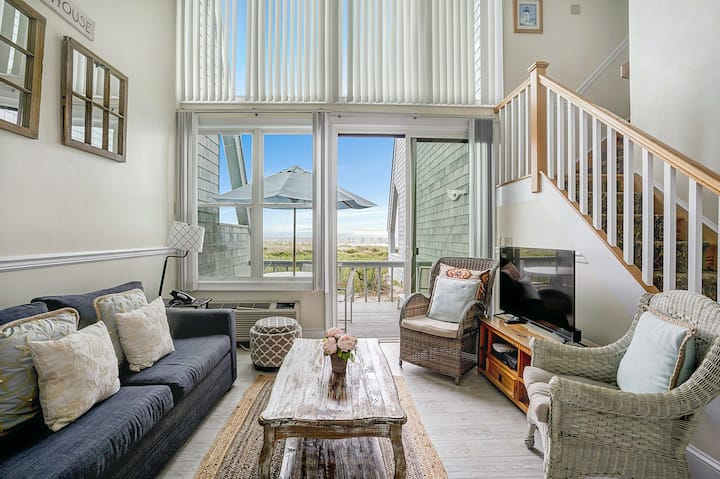 Two Bedroom ; Oceanfront ; Downtown Montauk. - Montauk, NY