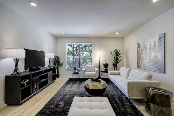 Montrose Resort Living, 1-bed - Independence Heights - Houston