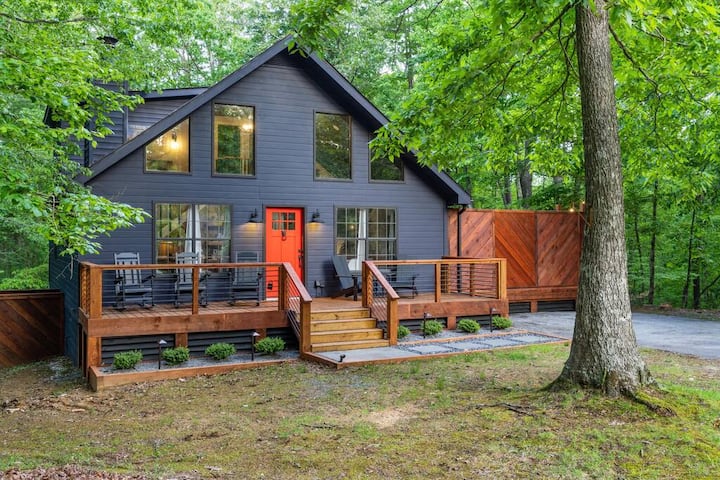 Cozy Mountain Cabin Hot Tub, Fire Pit, Hiking - Ellijay, GA