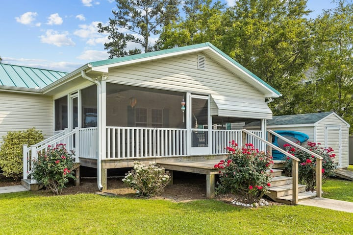 3br Riverside Home With Kayaks, Covered Deck, & Ac - Beaufort, NC
