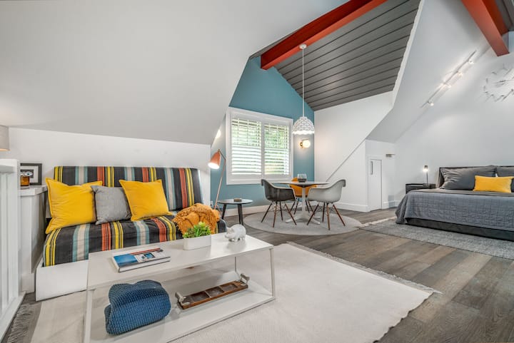 Carriage House - Minutes Away From Downtown - ソーガタック, MI