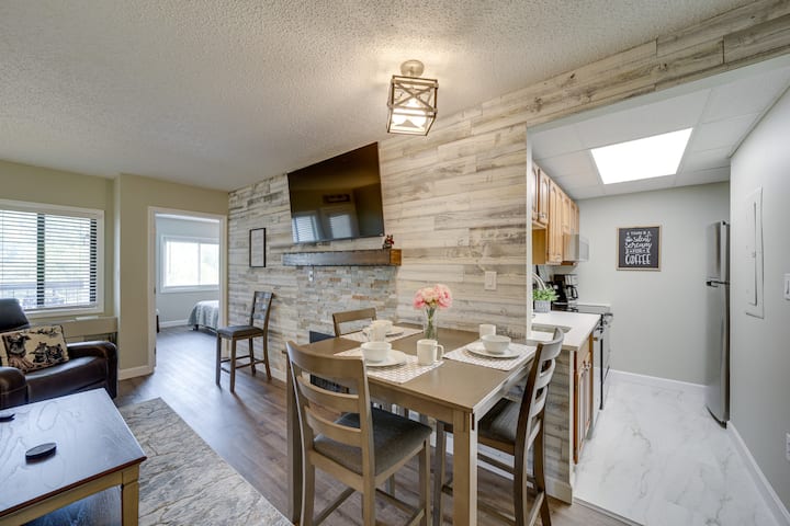 Stylish Gatlinburg Condo W/ Pool: Walk Downtown! - Gatlinburg, TN