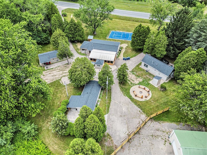 4-cabins | Pickleball | Hot Tub | Sauna | Fire Pit - South Haven, MI