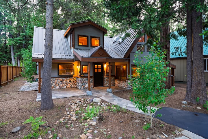 Hot Tub, Shared Pier, Deck W/ Views | Sugar Point - Tahoma, CA