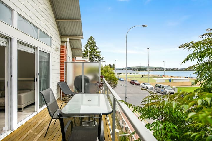 Wonderful Central Location Sea Views - Victor Harbor