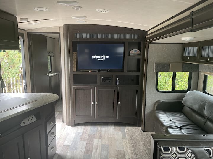 2017 30’ Camper Trailer - Wasaga Beach