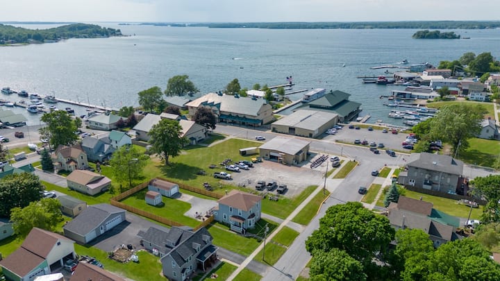 Waterview House W/ Fenced Yard, Woodboat, & Museum - Cedar Point State Park, Clayton